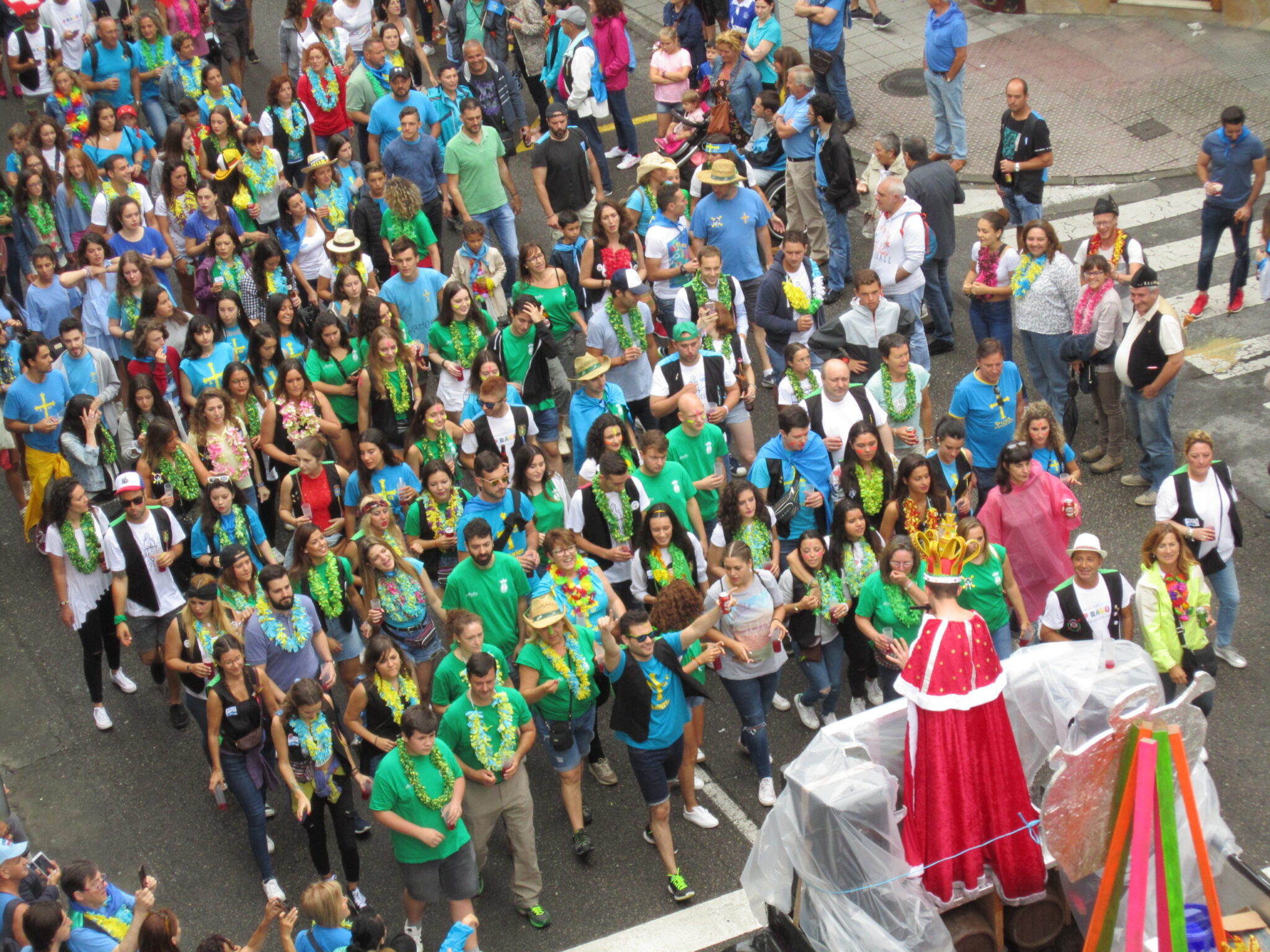 Los Botijos (Cangas de Onis) - Desfile de Los Botijos en el Descenso ...